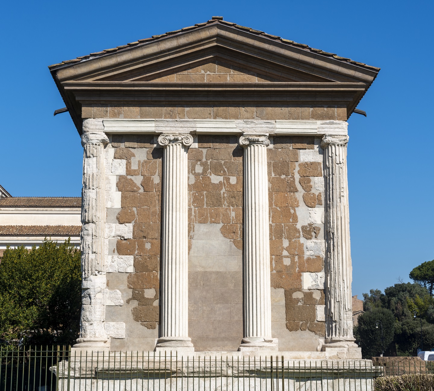 piramide di Caio Cestio a Roma | archeologiavocidalpassato